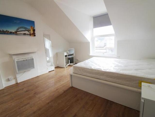2 bedroom apartment for rent in Top Floor Flat 34 Friar Street, Reading, RG1