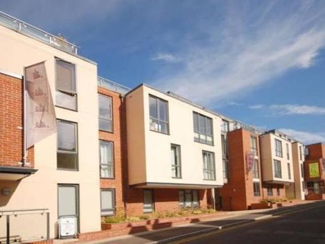 2 bedroom apartment for rent in Town Centre Location GU1