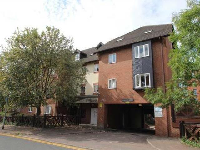 2 bedroom apartment for rent in Town centre location HP2