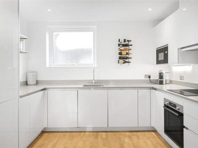 2 bedroom apartment for rent in Tower Bridge Road, London, SE1