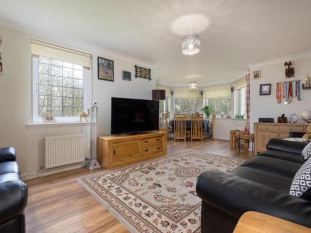 2 bedroom apartment for rent in Traquair Gardens Newton Mearns Unfurnished, G77