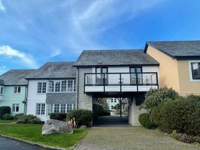 2 bedroom apartment for rent in Tregenna Court Port Pendennis Falmouth TR11