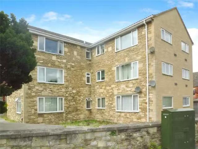 2 bedroom apartment for rent in Trinity Court, Wingfield Road.