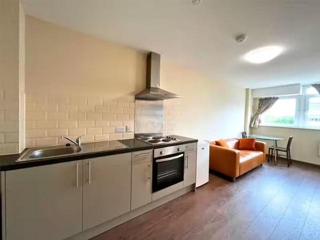 2 bedroom apartment for rent in Trinity Road, Bootle, L20