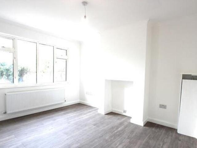 2 Bedroom Apartment For Rent In Uxbridge, London