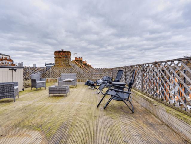 2 bedroom apartment for rent in Uxbridge Road, London, W12
