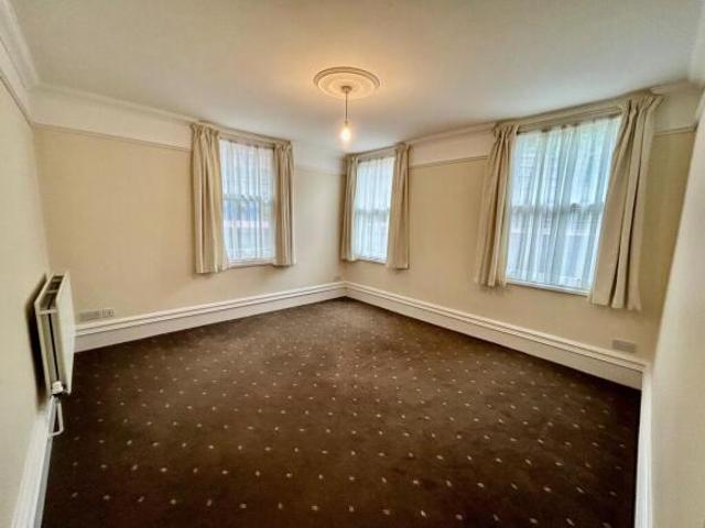 2 bedroom apartment for rent in Ullet road, L17