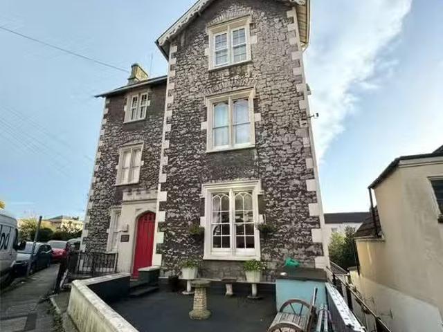 2 bedroom apartment for rent in Upper Church Road, Weston Supe.