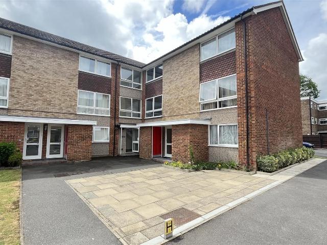 2 bedroom apartment for rent in Upton Dene, Sutton