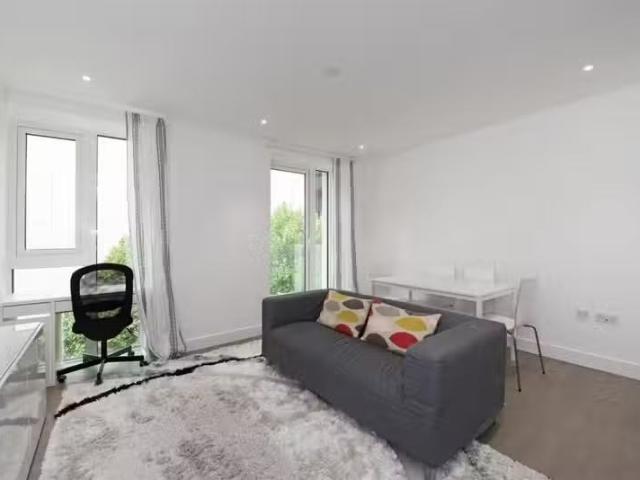 2 bedroom apartment for rent in Vaughan Way, Royal Docks, E1W