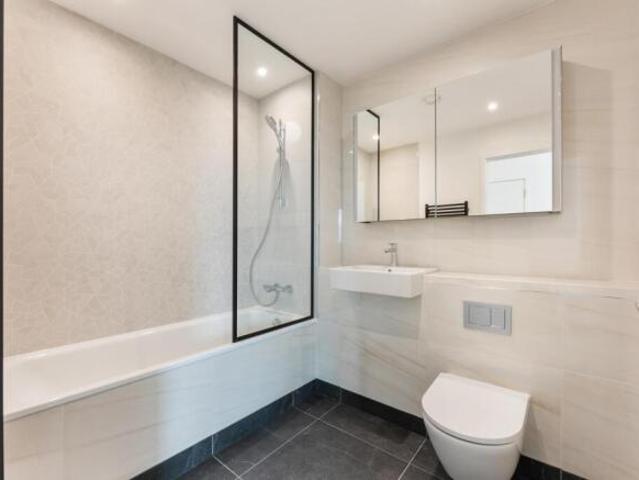 2 bedroom apartment for rent in Vetro Court, Canary Wharf, E14