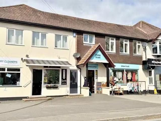 2 bedroom apartment for rent in Vicarage Road, Verwood, Dorset.
