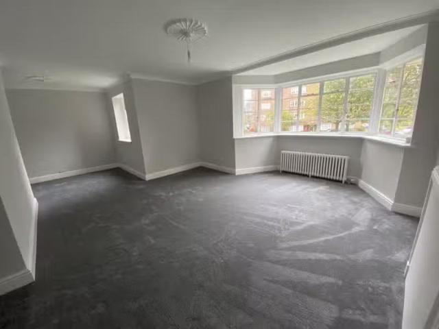 2 bedroom apartment for rent in Viceroy Close, Bristol Road, E.