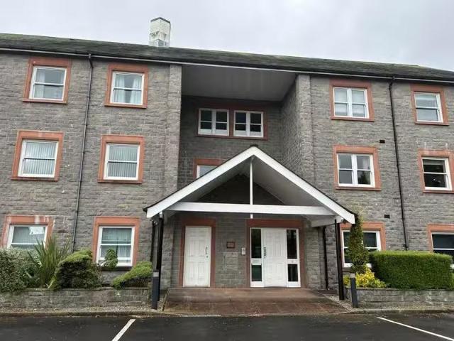2 bedroom apartment for rent in Victoria Court, Ford Park Cres.