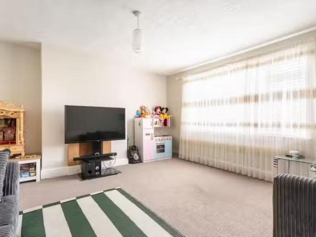 2 bedroom apartment for rent in Victoria Road, Portslade, Brig.