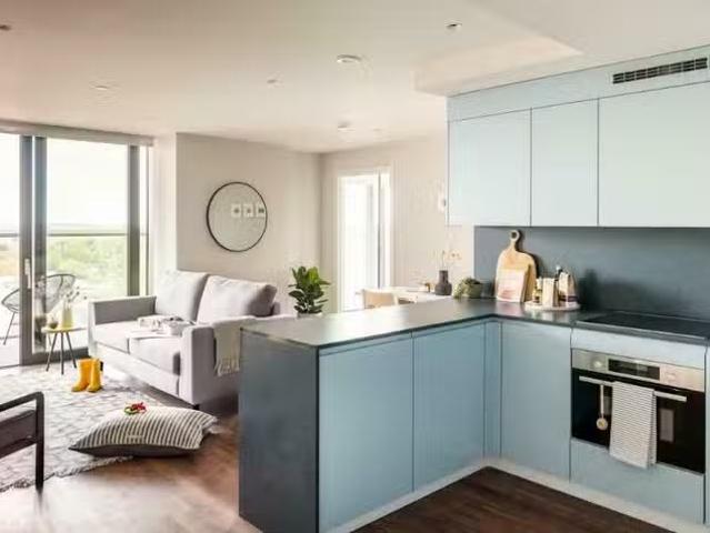 2 bedroom apartment for rent in Victoria Way, Woking, Surrey.