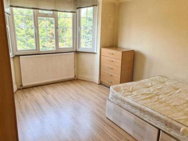 2 bedroom apartment for rent in Vivian Mansions, Vivian Avenue, Hendon, NW4
