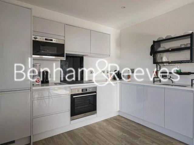 2 bedroom apartment for rent in Vousden Grove, London, SE28