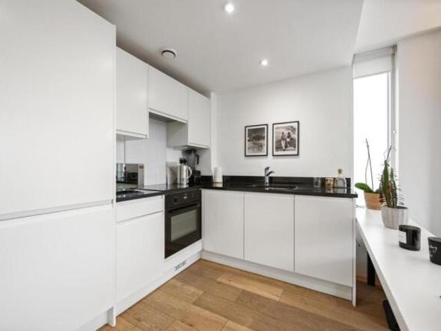 2 bedroom apartment for rent in Walm Lane, NW2