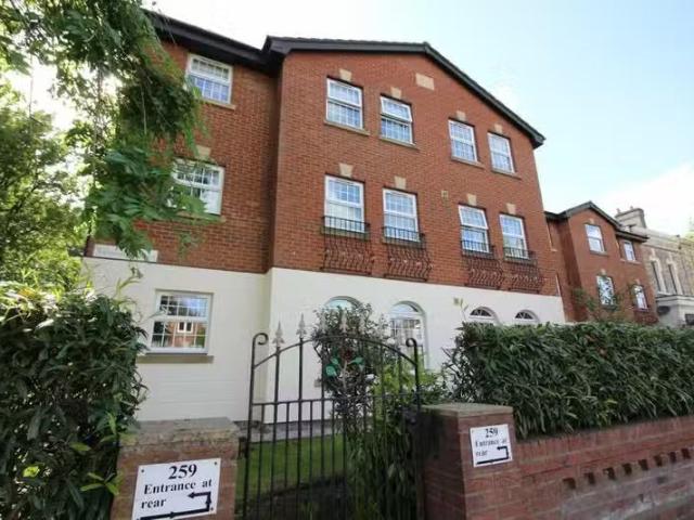 2 bedroom apartment for rent in Walmersley Road, Bury, BL9