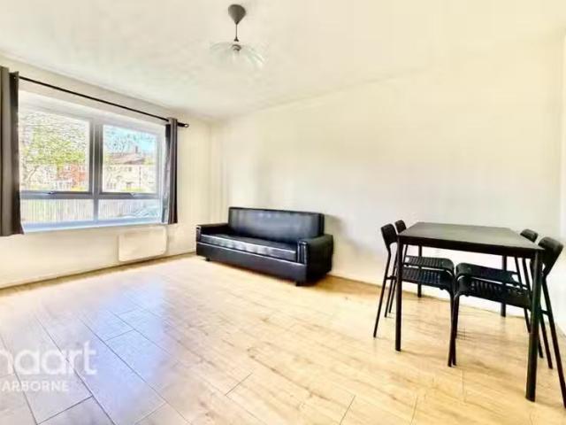 2 bedroom apartment for rent in Walking Distance To Qe Flat, B17