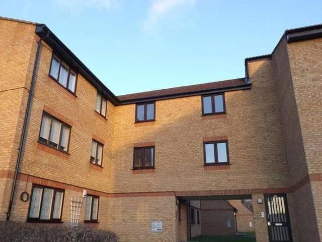 2 bedroom apartment for rent in Walpole Road Slough SL1