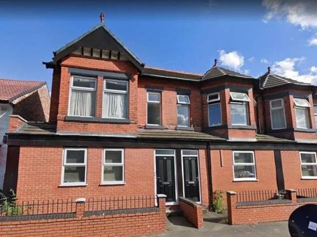 2 bedroom apartment for rent in Washway Road Sale Greater Manchester M33