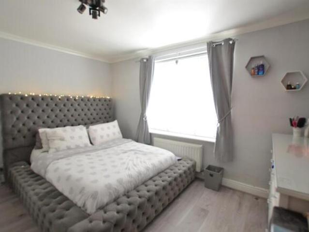 2 bedroom apartment for rent in Warren Road, North Chingford, E4