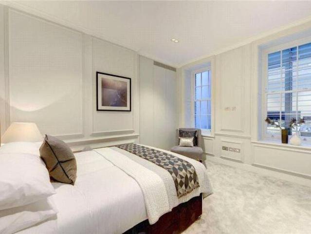 2 bedroom apartment for rent in Warwick Court, London, WC1R