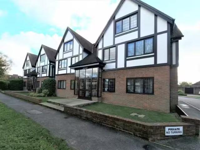 2 bedroom apartment for rent in Warwick Road, Cleeves Court, HP9