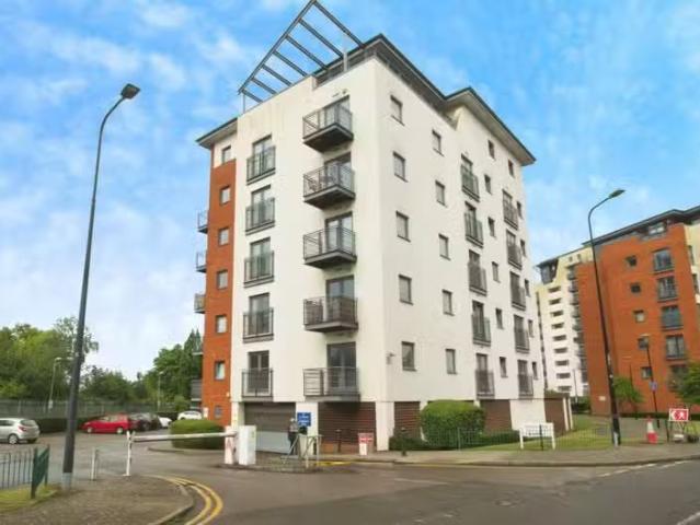 2 bedroom apartment for rent in Water Quarter, Galleon Way, Ca.