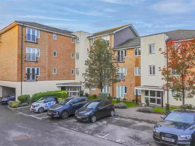 2 bedroom apartment for rent in Waterfall Close, Hertford Road.