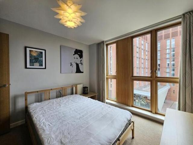 2 bedroom apartment for rent in Watermans Place Wharf Approach LS1