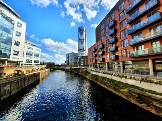 2 bedroom apartment for rent in Watermans Place Wharf Approach Leeds LS1