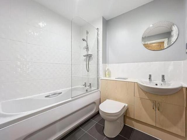 2 bedroom apartment for rent in Watkiss Way, Victoria Wharf, CF11