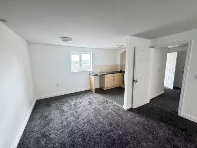 2 bedroom apartment for rent in Weavers Court, Preston New Roa.