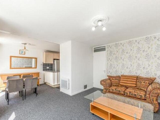 2 Bedroom Apartment For Rent In Weir Road, London