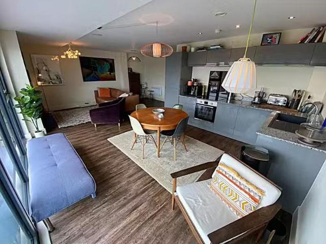 2 bedroom apartment for rent in Wellington House, Lewis Street.