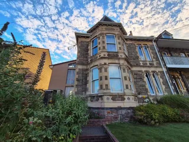 2 bedroom apartment for rent in Wells Road, BS4