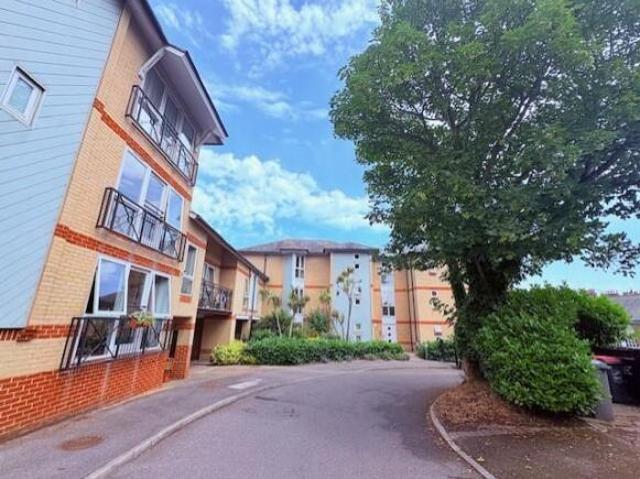 2 bedroom apartment for rent in West Cliff Road, Ramsgate, CT11