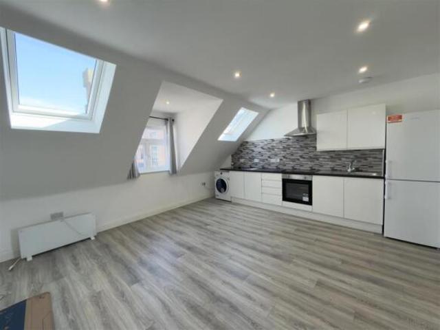 2 bedroom apartment for rent in West Green Road, London, N15