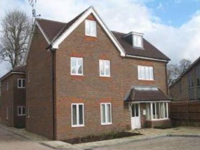 2 bedroom apartment for rent in West Green RH11