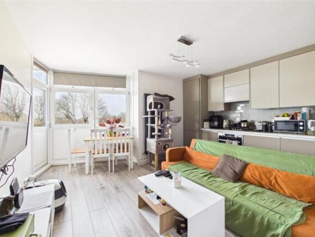 2 bedroom apartment for rent in West Drive, London, SW16