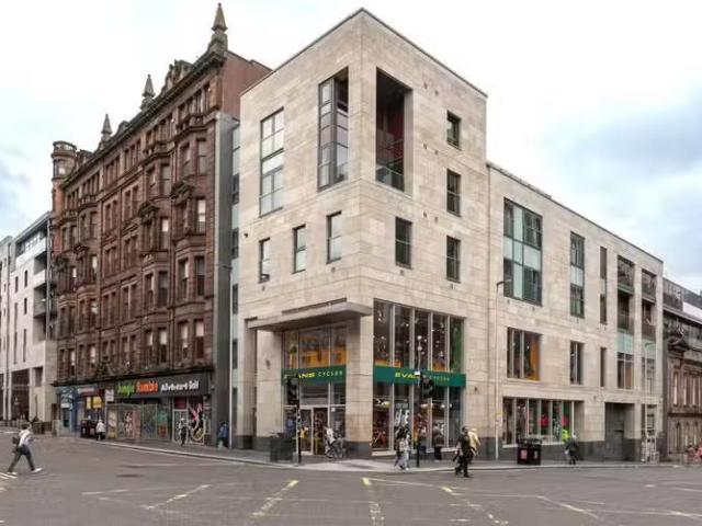 2 bedroom apartment for rent in West Nile Street, City Centre.