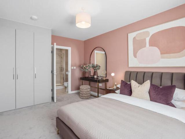 2 bedroom apartment for rent in West Street, Erith, DA8