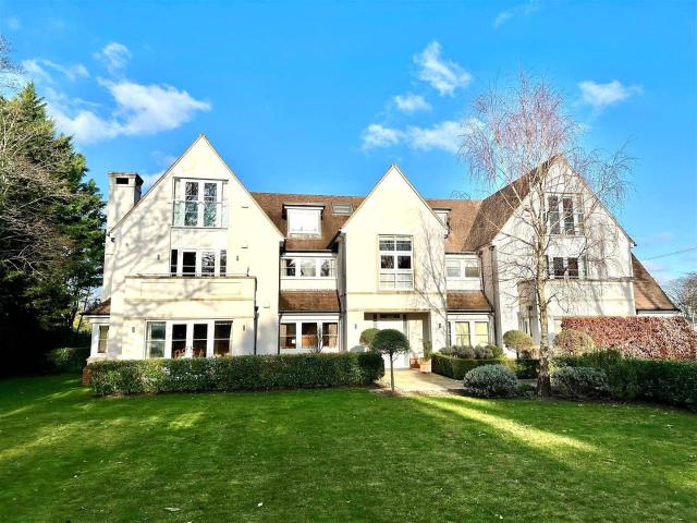 2 bedroom Apartment for rent in Westbourne Place