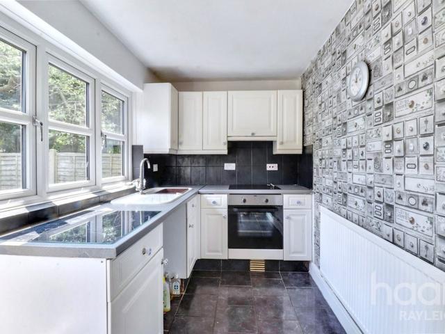 2 bedroom Apartment for rent in Westcliff on sea