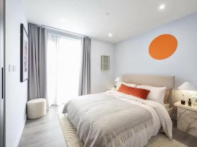 2 bedroom apartment for rent in Westfield Avenue, London, E20