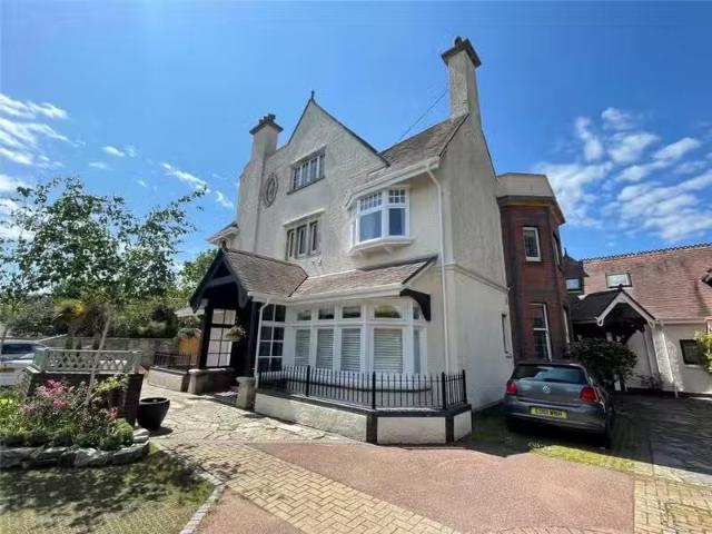 2 bedroom apartment for rent in Westray Hall, 6 Milner Road, B.