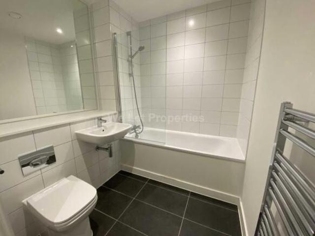 2 bedroom apartment for rent in Wharf End, Salford Quays, M17